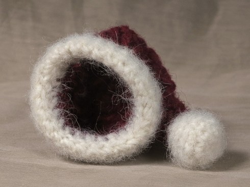 Free mini Santa hat pattern