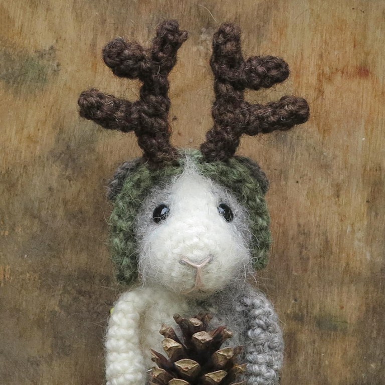 Free mini antlers pattern