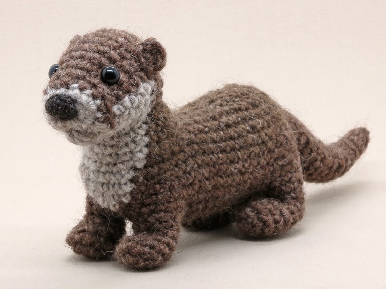 Bubbles, realistic crochet otter pattern